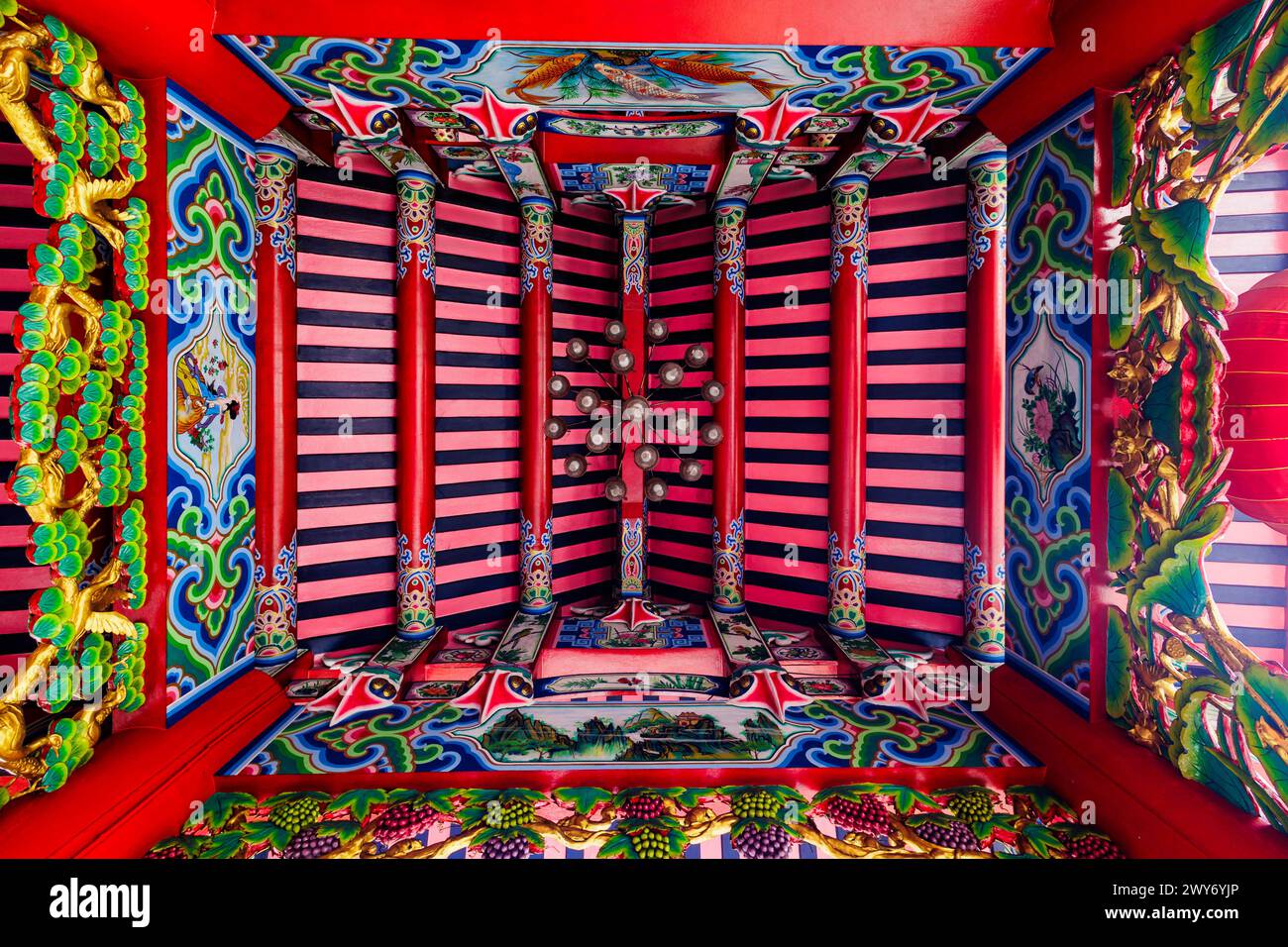 Colorful ceiling wooden structure of the Chinese Kuan Yim chinese ...
