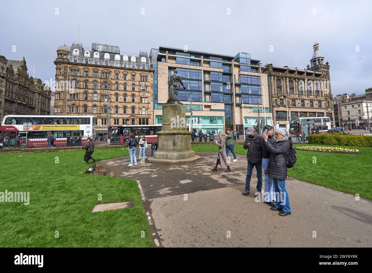 Bus route edinburgh hi-res stock photography and images - Alamy