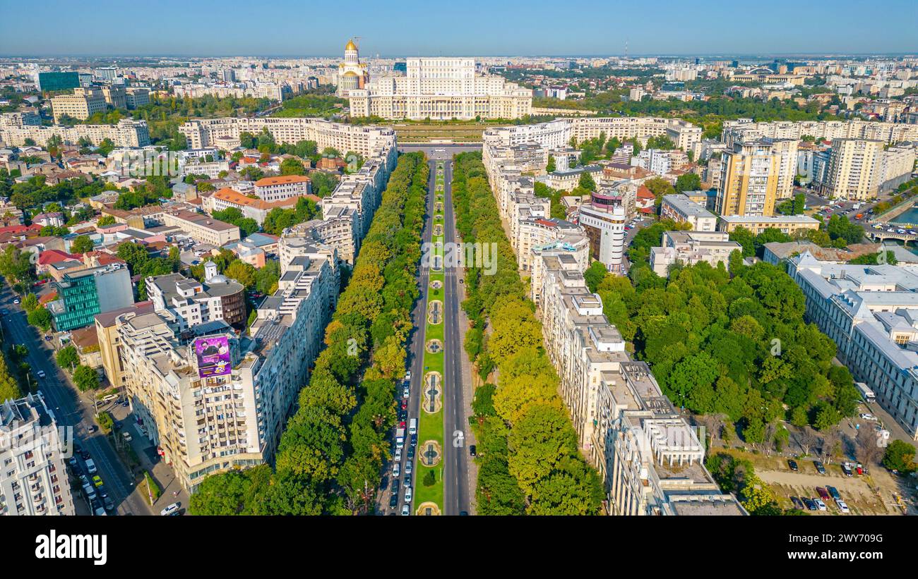 Street leading to roundabout hi-res stock photography and images - Alamy