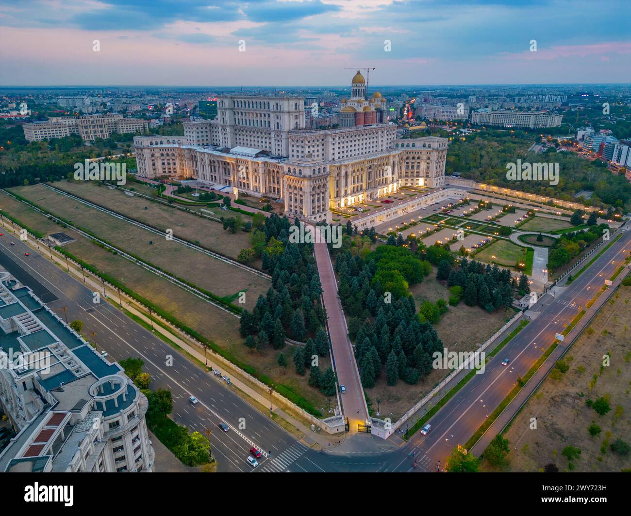 Sunset panorama view of the Romanian parliament in Bucharest Stock ...