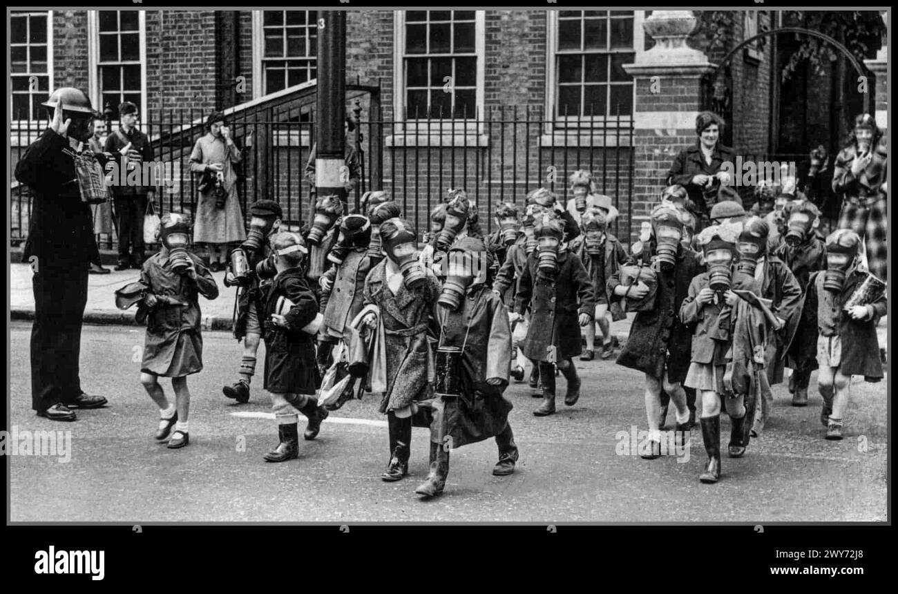 Ww2 gas mask hi-res stock photography and images - Alamy