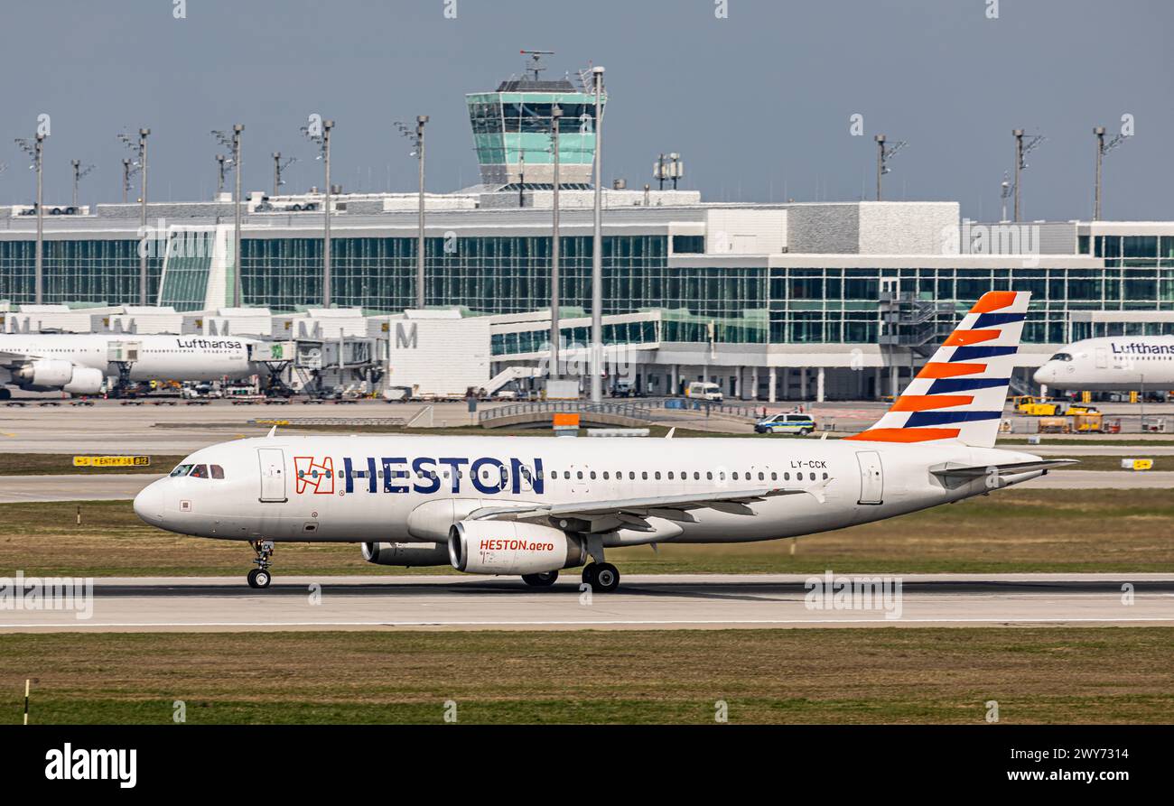 Ein Airbus A320-232 von Heston Airlines startet von der Südbahn des ...