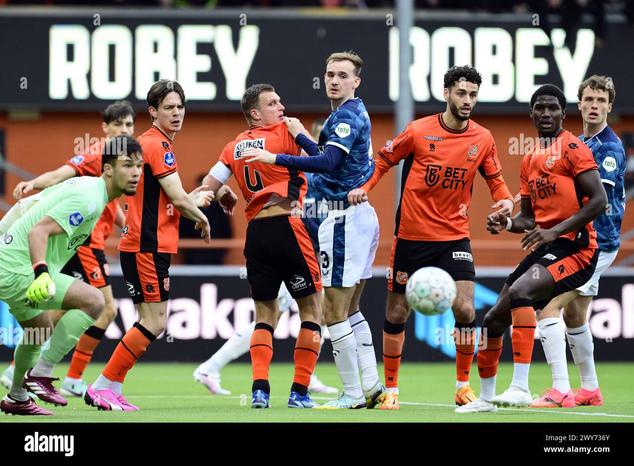 VOLENDAM - (l-r) FC Volendam goalkeeper Mio Backhaus, Oskar Buur of FC ...