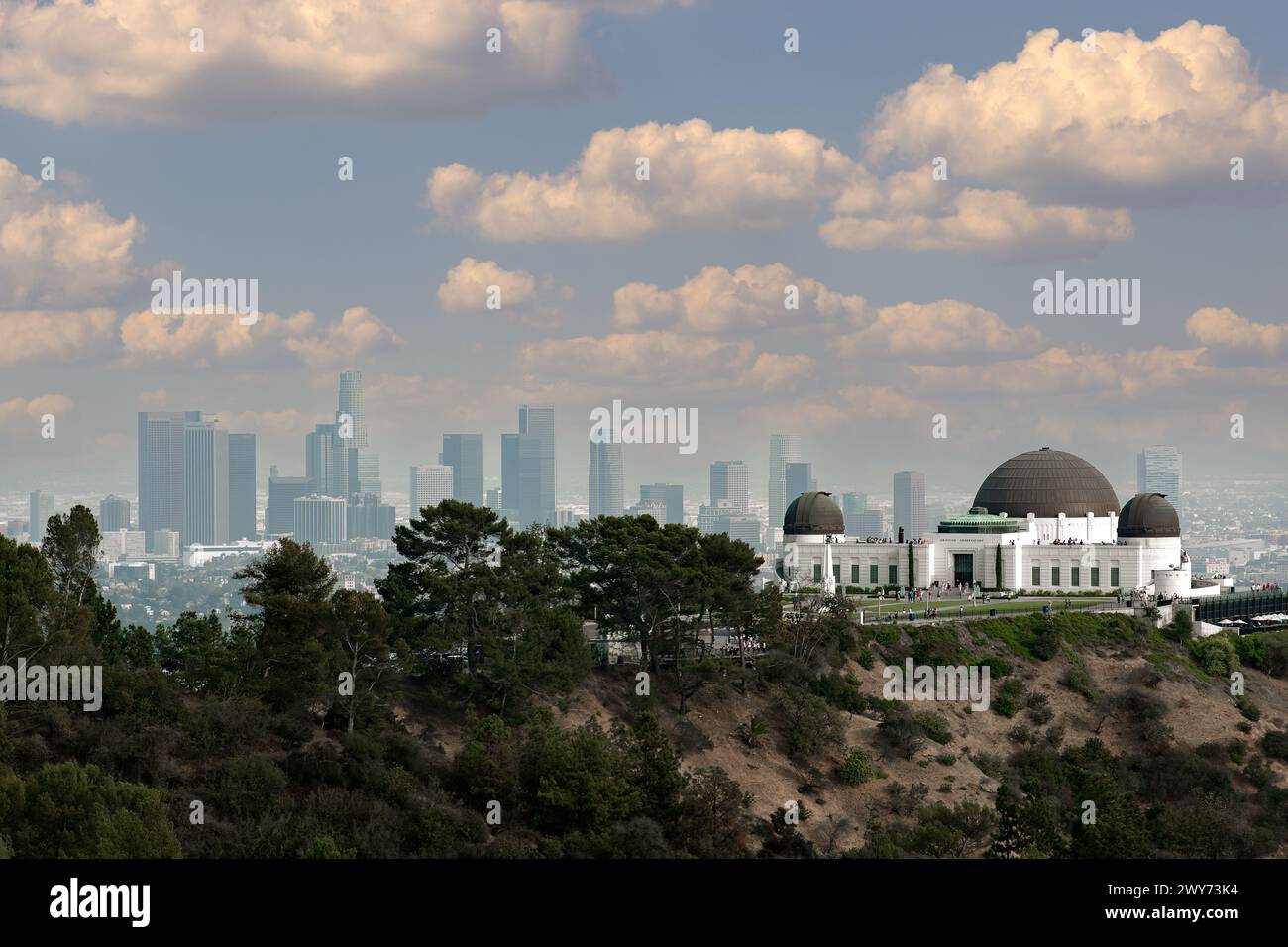 A mountain-top view of the Griffith Observatory and downtown Los ...