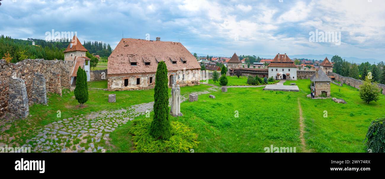 View of the Lazar castle in Lazarea, Romania Stock Photo - Alamy