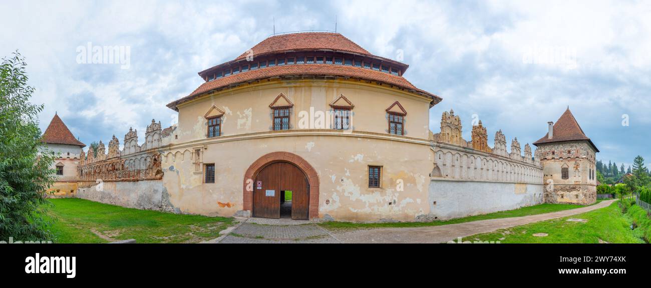 View of the Lazar castle in Lazarea, Romania Stock Photo - Alamy