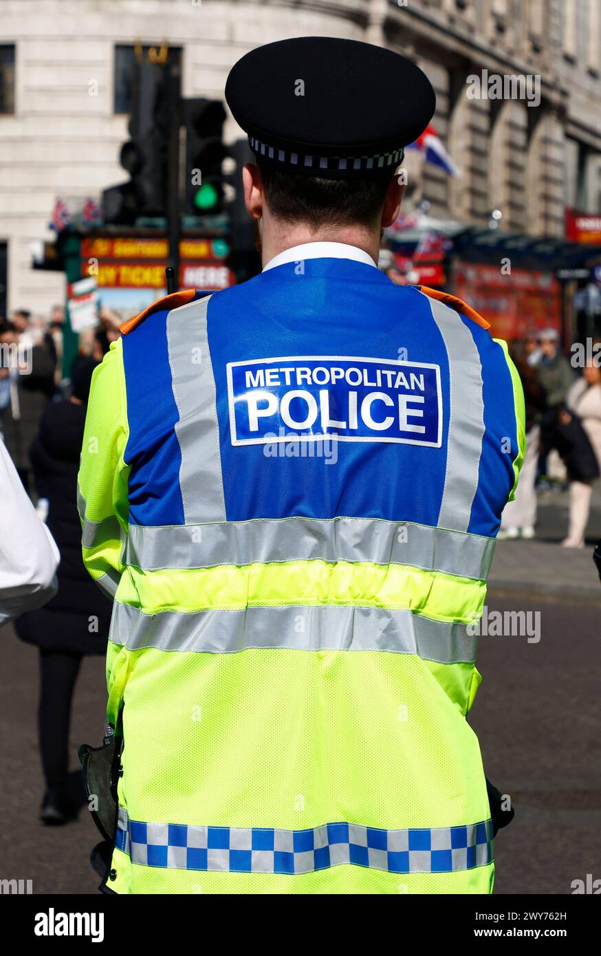 Metropolitan police officer seen from the back Stock Photo - Alamy