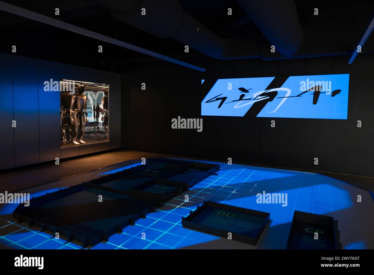 Tesla Bot Optimus robotic in Gigafactory Berlin-Brandenburg lobby ...