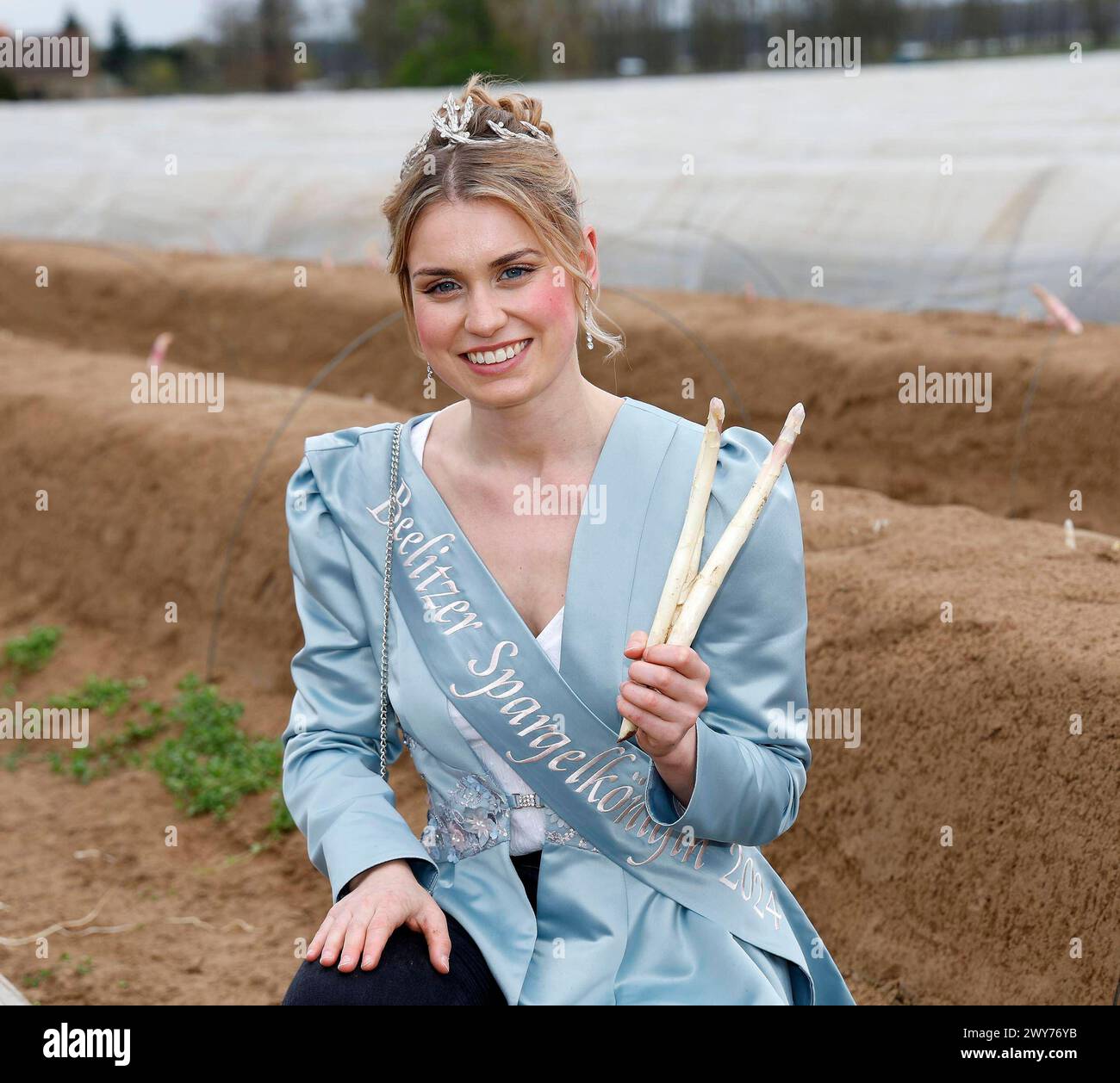 Spargelkoenigin 2024 Lisa Muenn bei der Eroeffung der Beelitzer ...