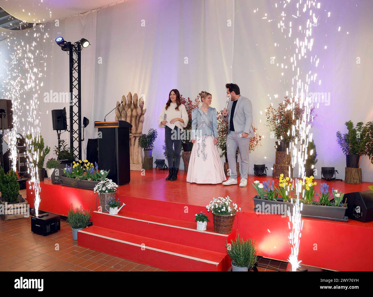 Johanna Klum, Spargelkoenigin 2024 Lisa Muenn, Christofer Hameister bei ...