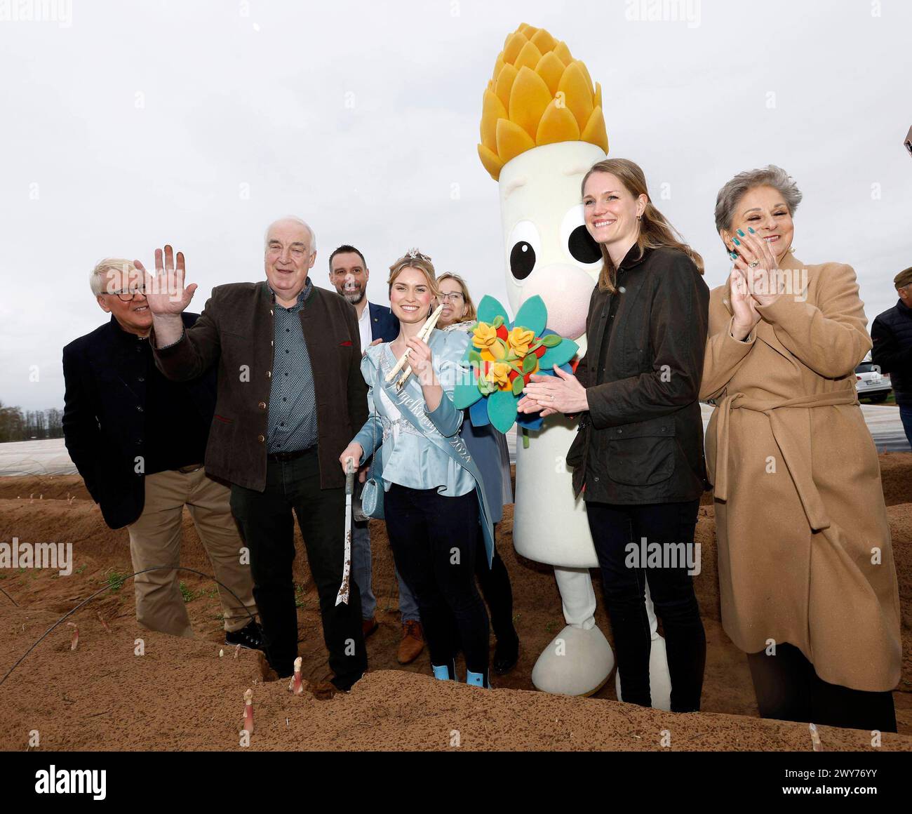 Buergermeister Bernhard Knuth, Ernst August Winkelmann, Dr. Steven Koch ...