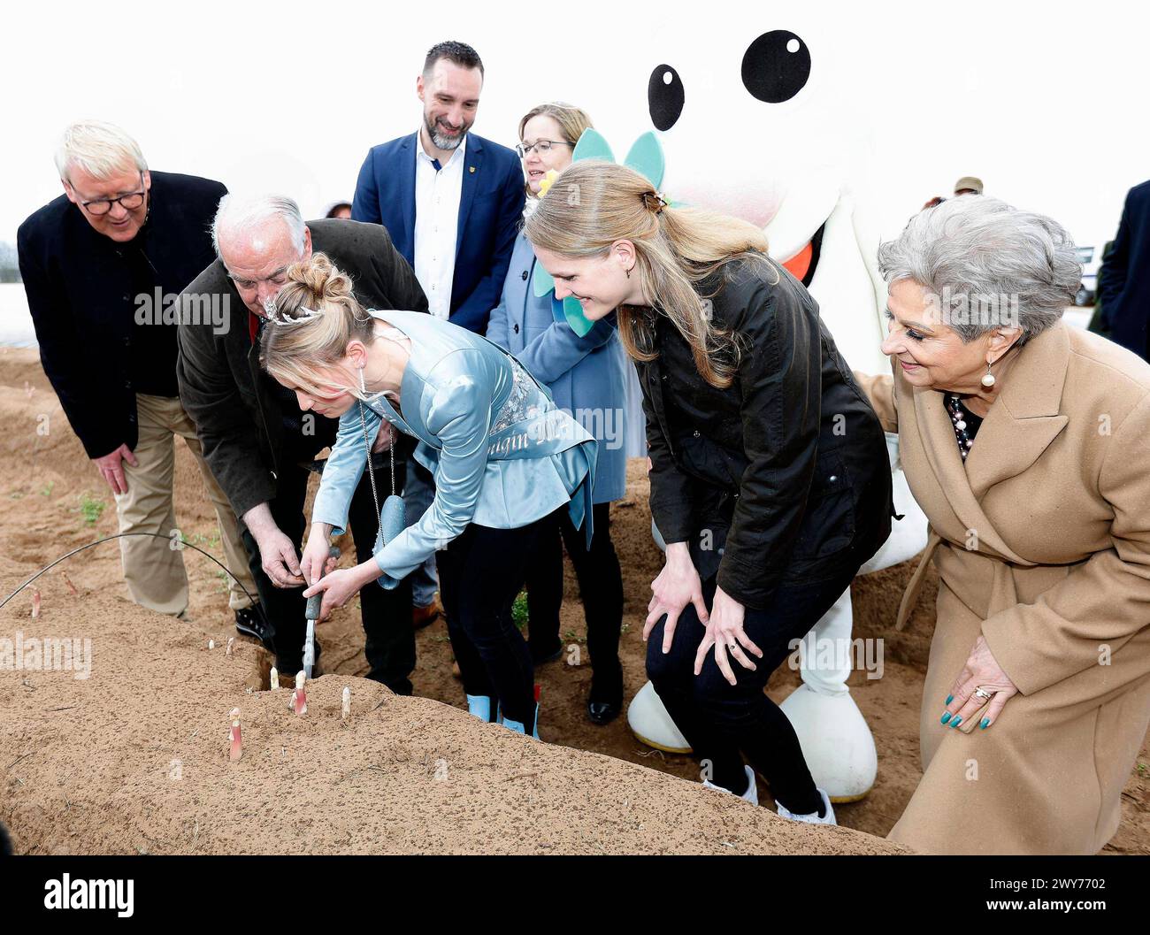 Buergermeister Bernhard Knuth, Ernst August Winkelmann, Dr. Steven Koch ...