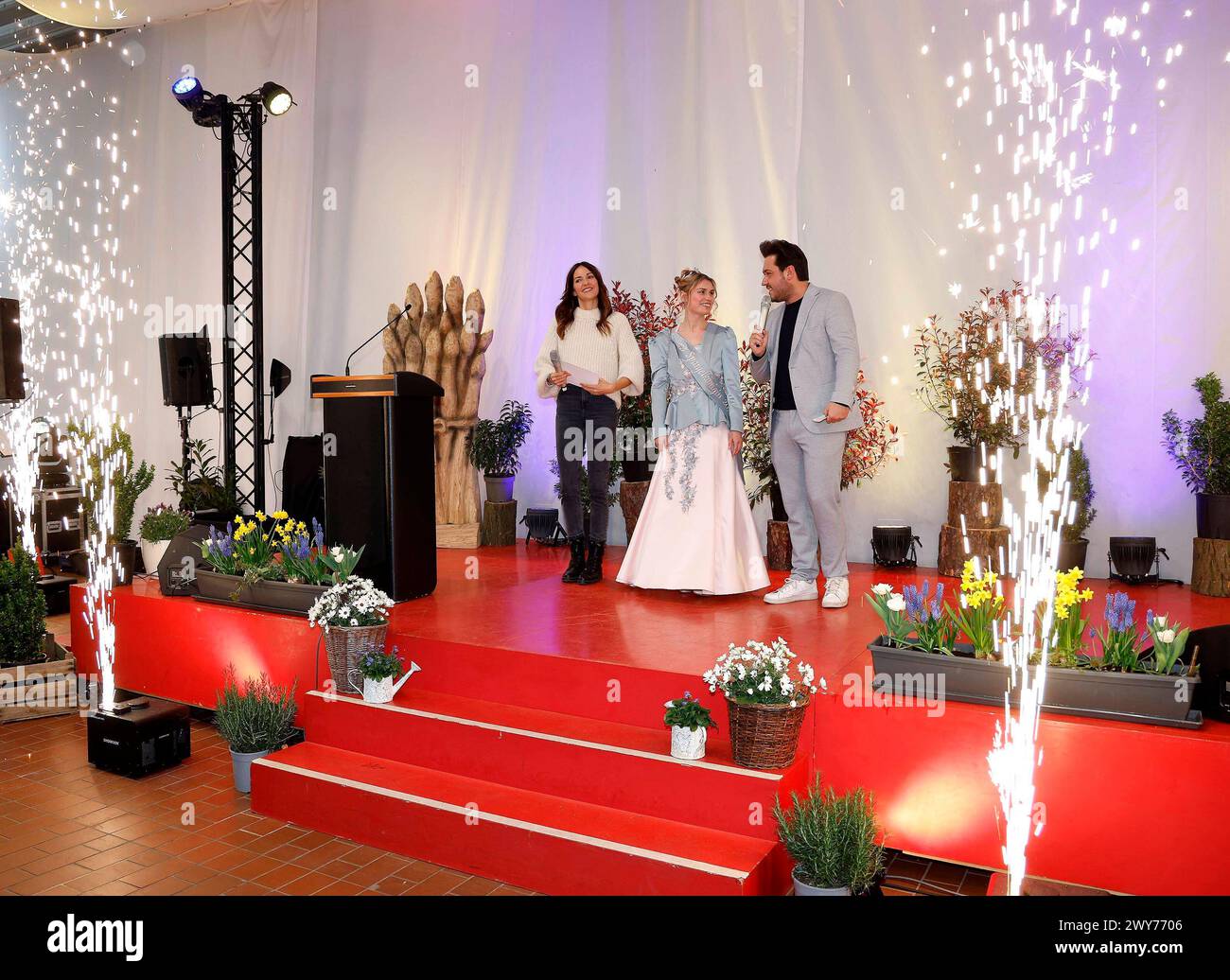 Johanna Klum, Spargelkoenigin 2024 Lisa Muenn, Christofer Hameister bei ...