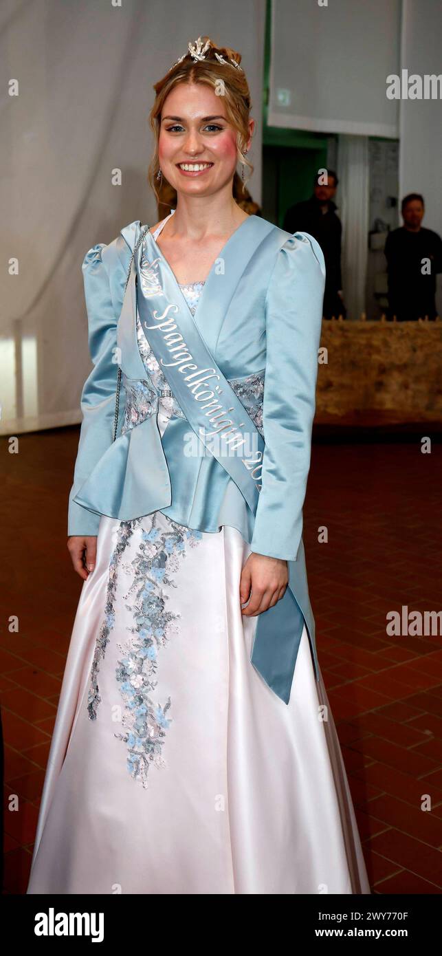 Spargelkoenigin 2024 mit Lisa Muenn bei der Eroeffnung der Beelitzer ...