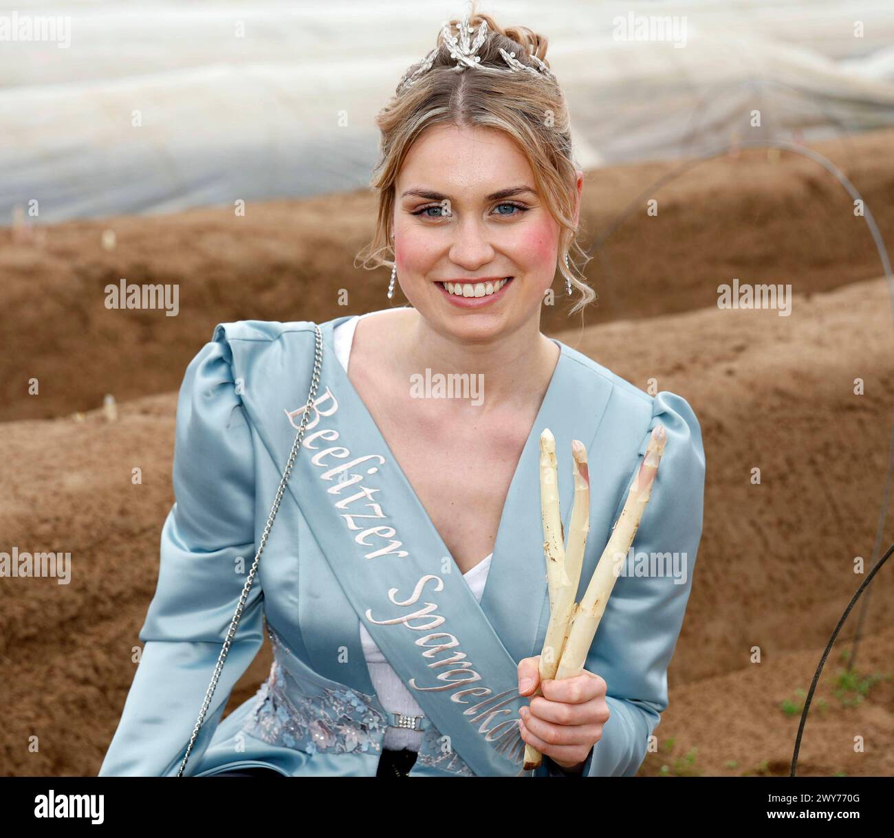 Spargelkoenigin 2024 Lisa Muenn bei der Eroeffung der Beelitzer ...