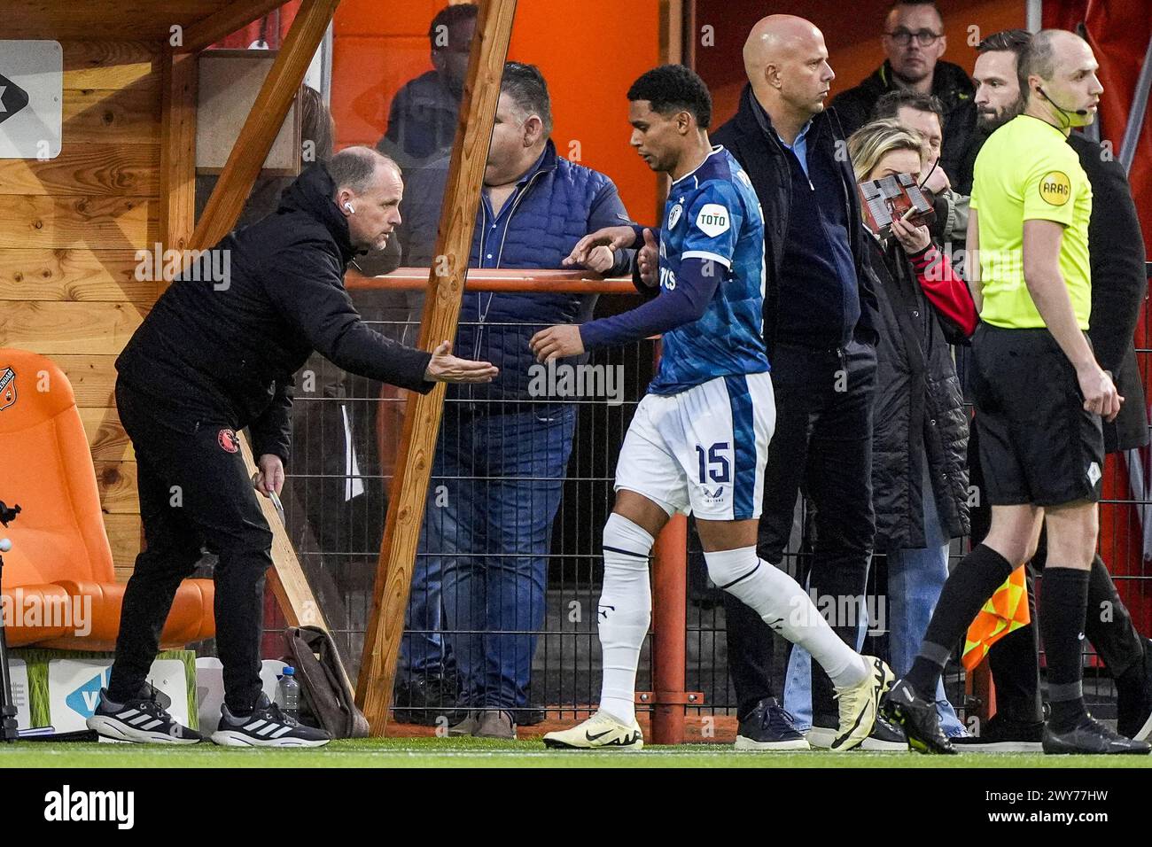 Volendam - Feyenoord assistent-trainer Sipke Hulshoff, Marcos Lopez of ...