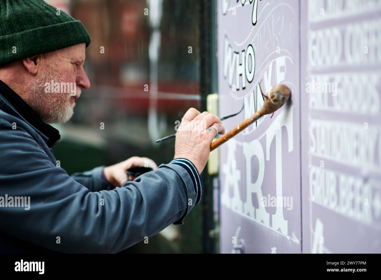 Traditional signwriter using paint Stock Photo - Alamy