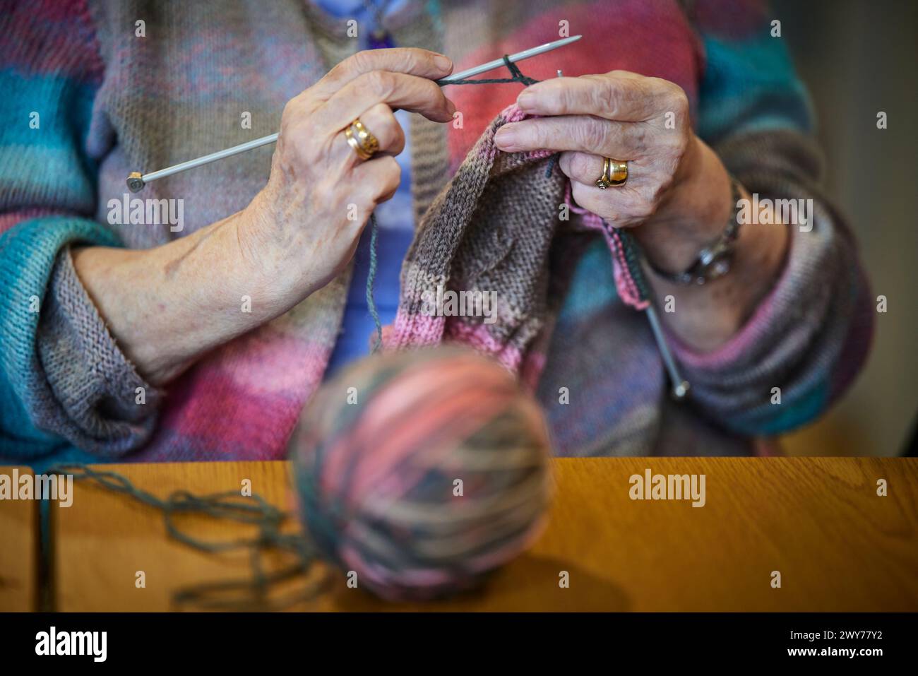 Knitting with wool Stock Photo - Alamy