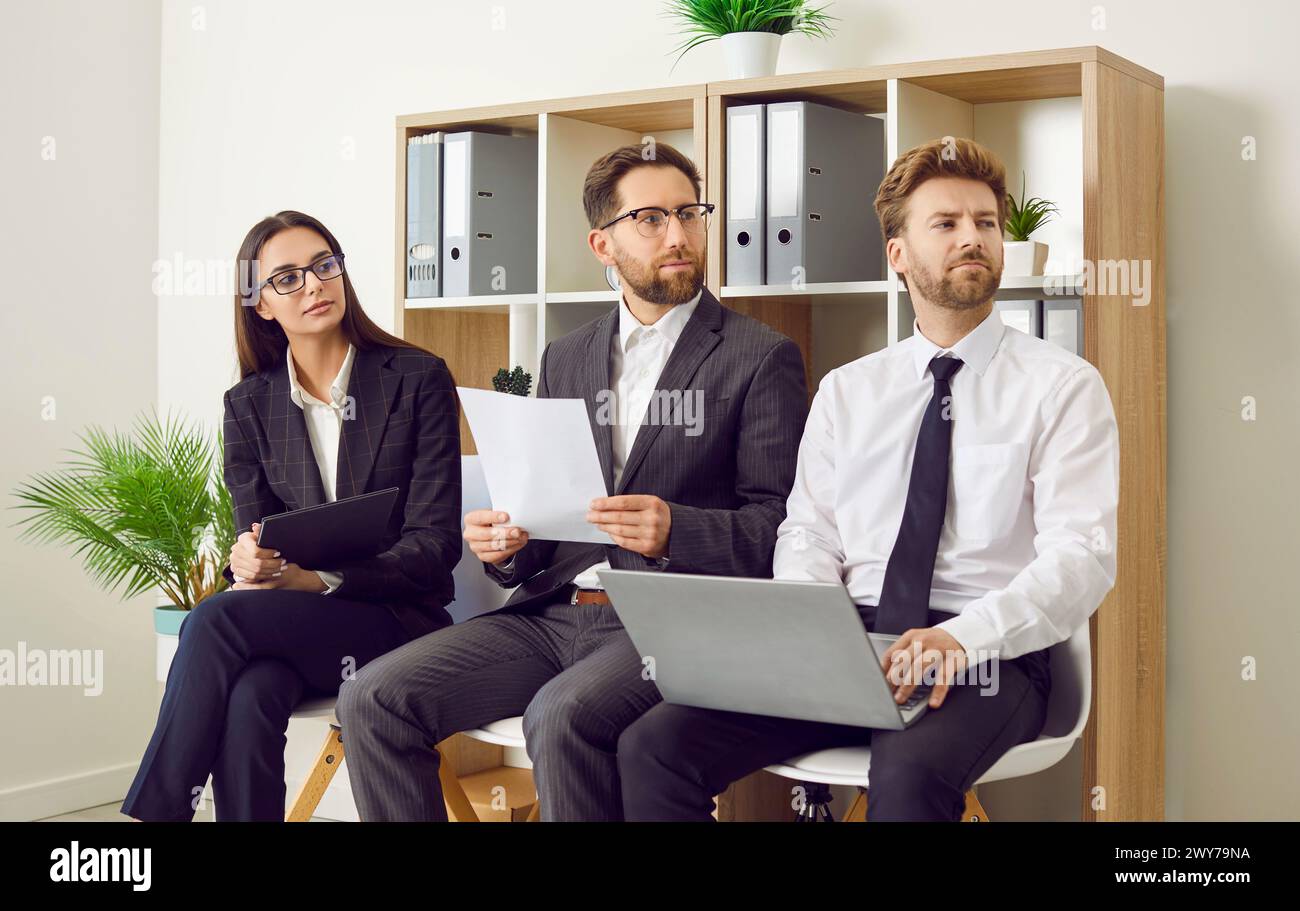 Men suits sitting row hi-res stock photography and images - Alamy
