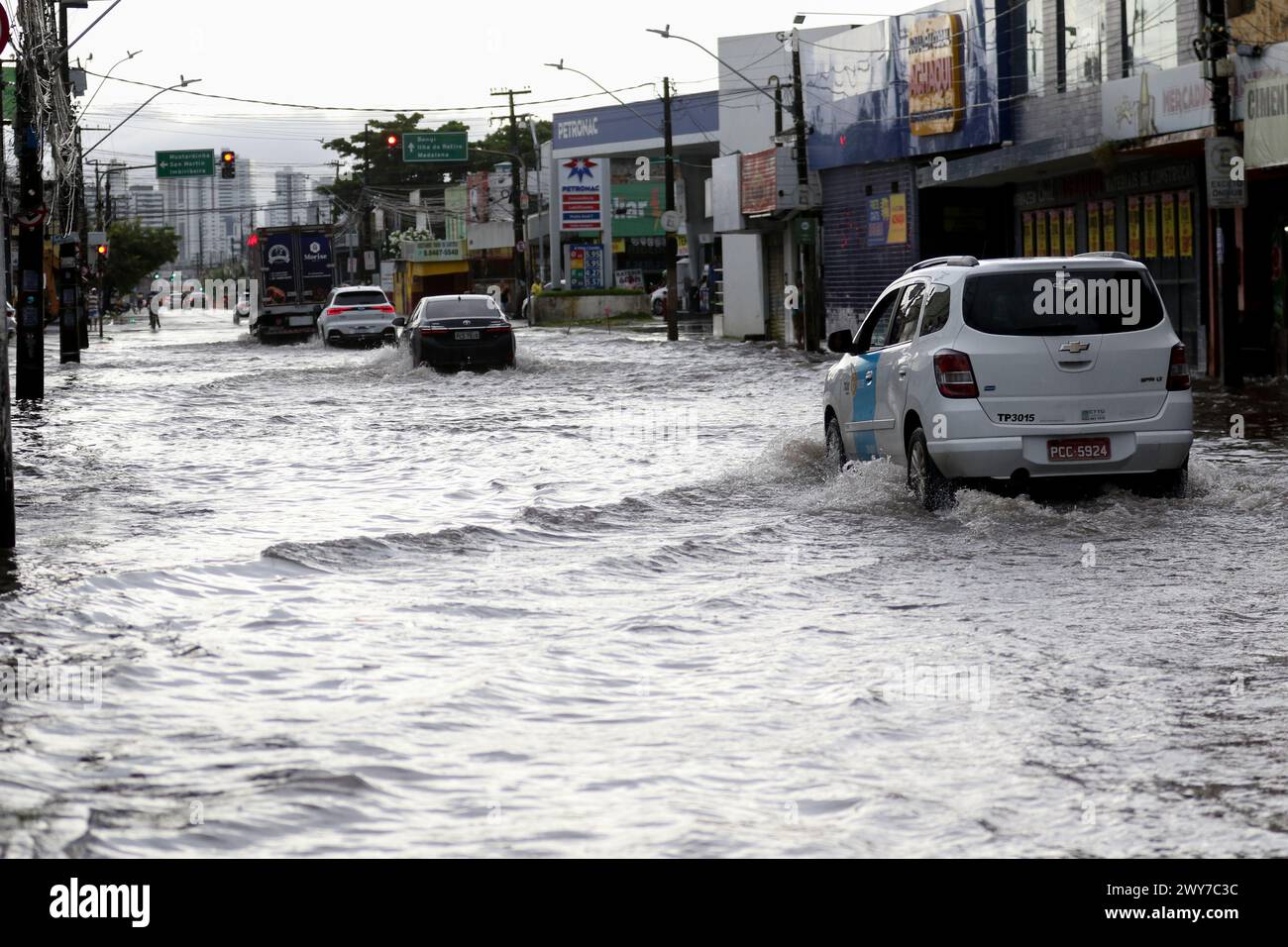 PE - RECIFE - 04/04/2024 - RECIFE, FLOODING - Flooding seen in Afogados ...