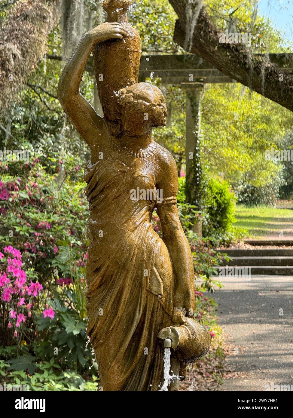 Curvy woman art hi-res stock photography and images - Alamy