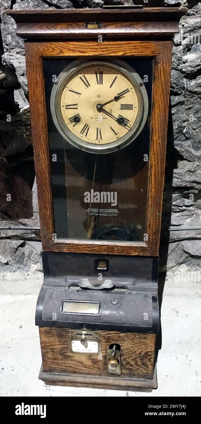 Grandfather clock face hi-res stock photography and images - Alamy