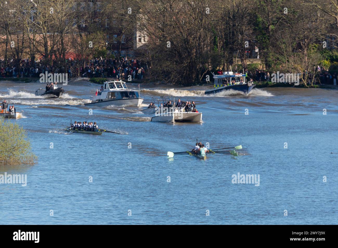 University Boat Race racing through Mortlake just before Chiswick ...