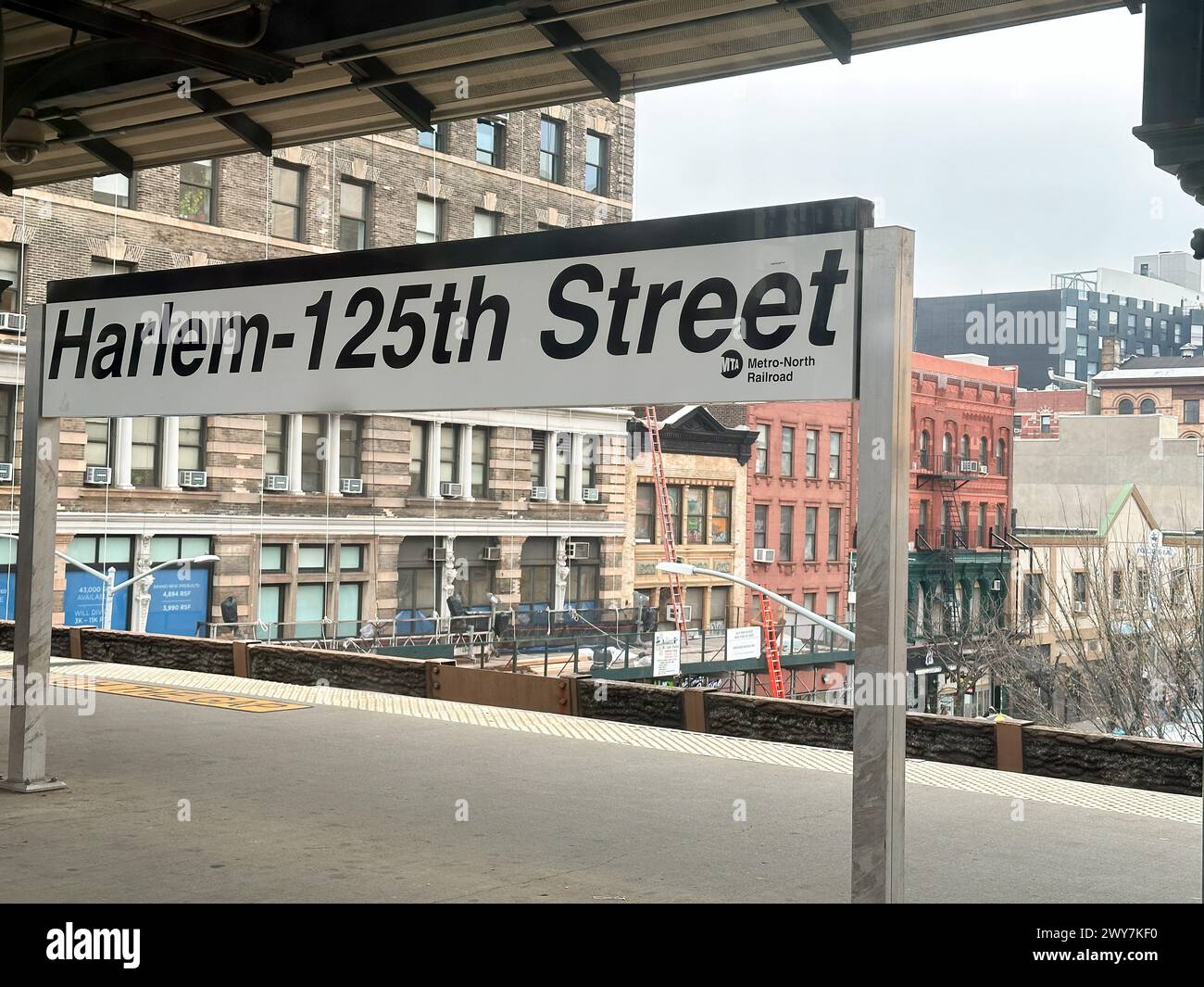 NEW YORK, NY, USA - MARCH 27, 2024: Sign Harlem 125th Street on Metro ...