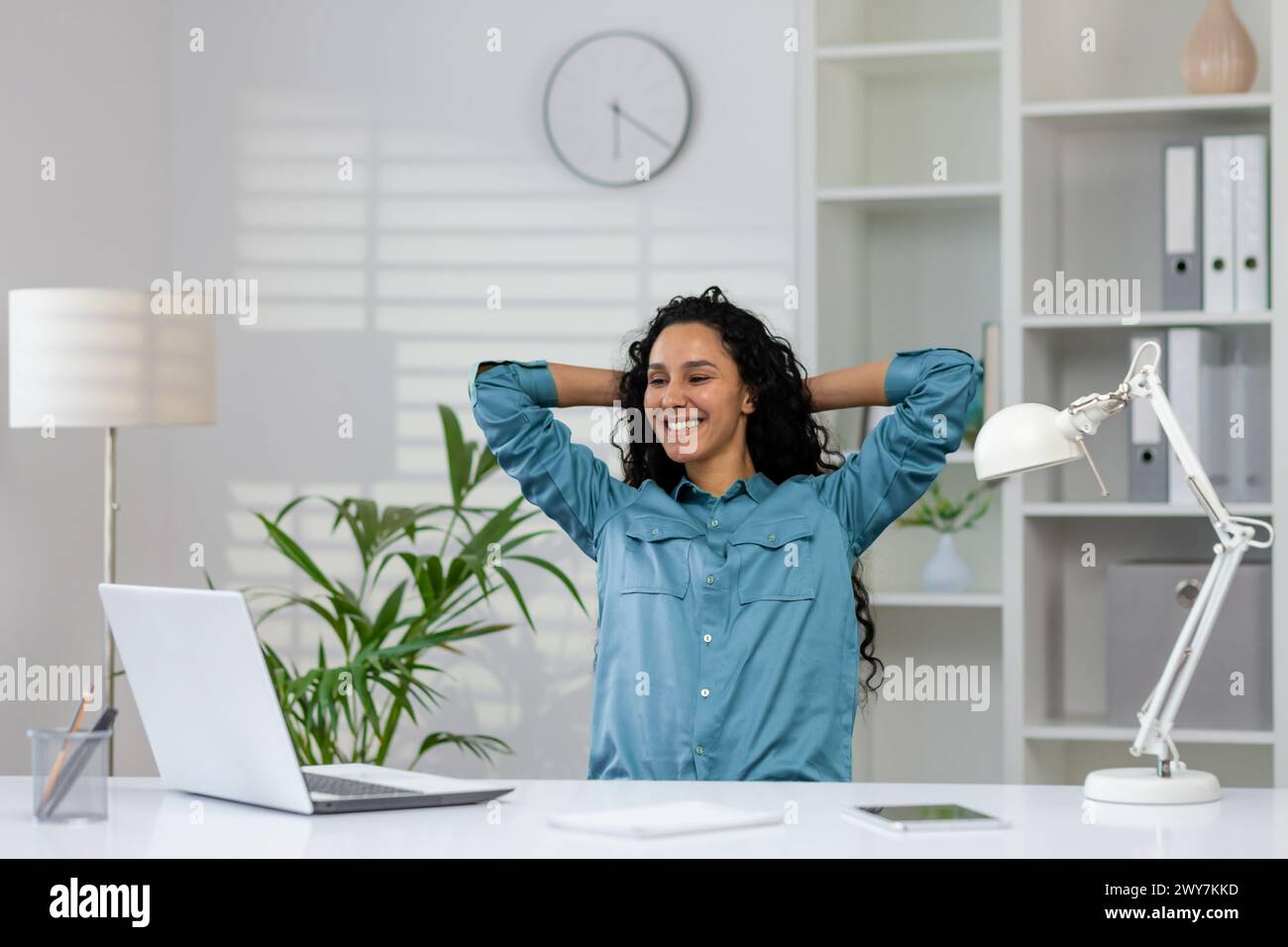 Relaxed work culture hi-res stock photography and images - Alamy