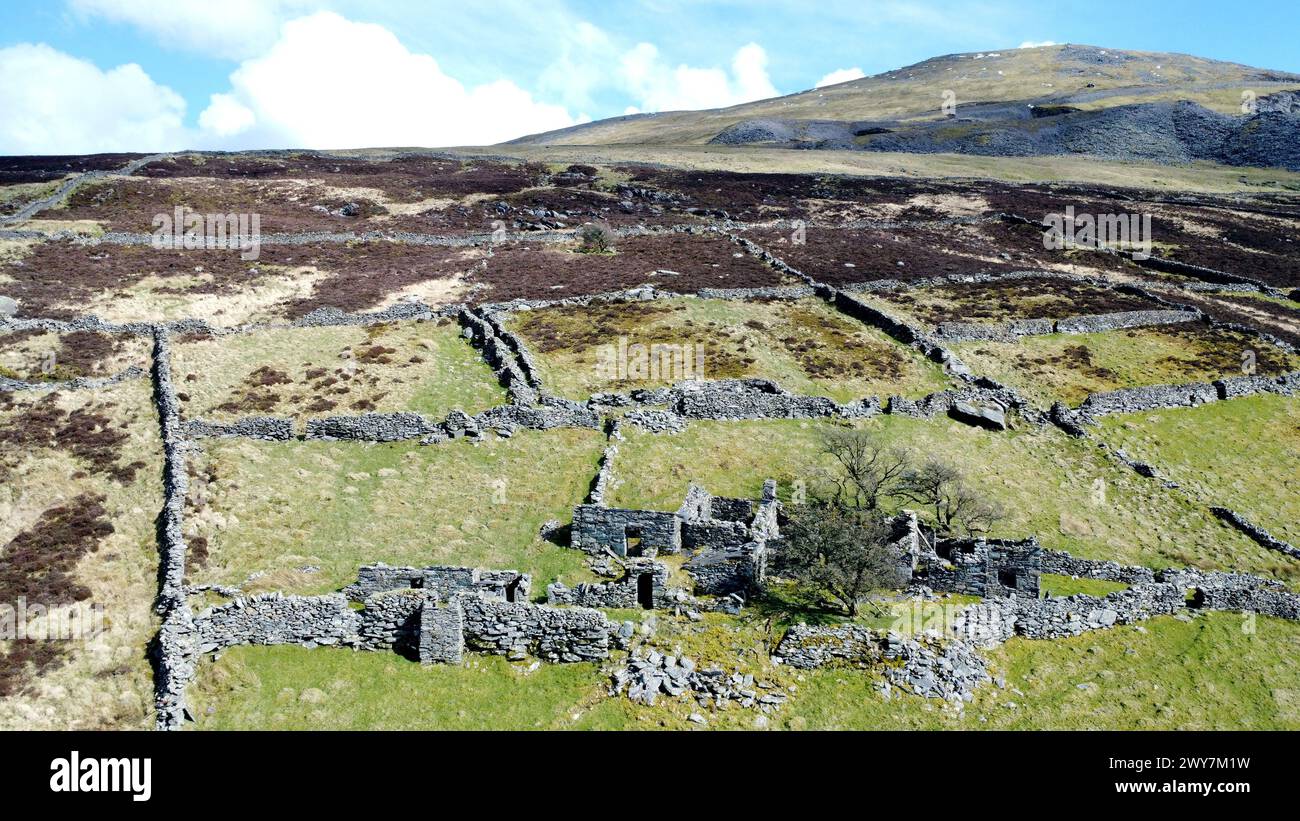 farmland with ruined buildings Stock Photo - Alamy