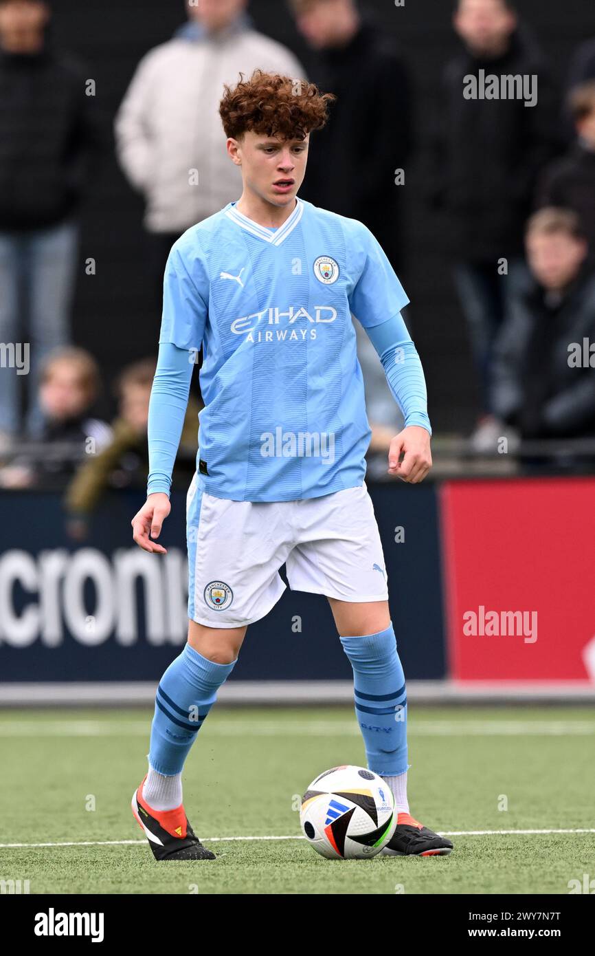 AMSTERDAM - Luca Crolla Dowe of Manchester City U17 during the Ajax ...