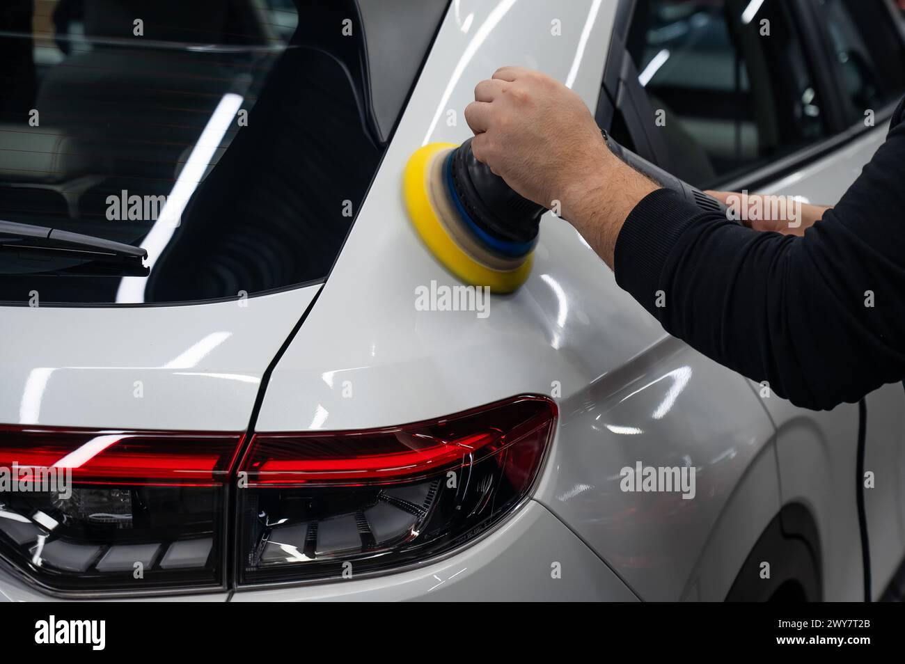 Process of polishing white car body surface using orbital polishing ...