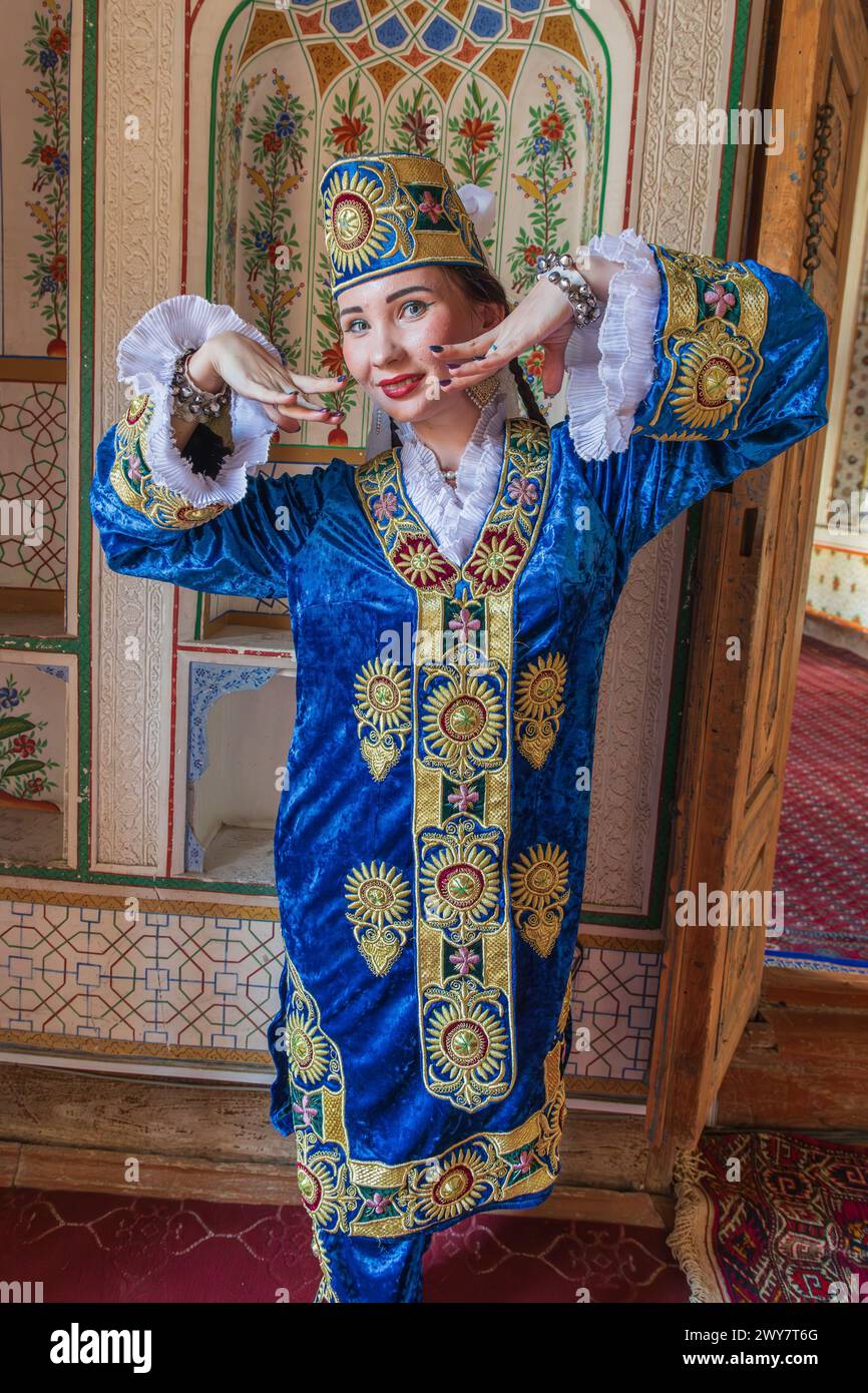 Bukhara, Uzbekistan, Central Asia. August 25, 2021. Uzbek dancer in ...