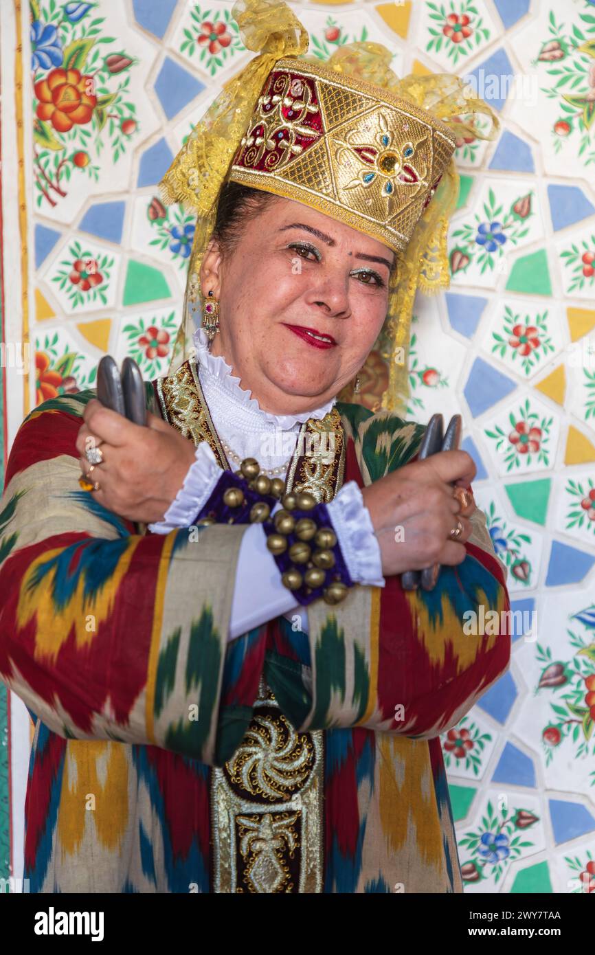 Bukhara, Uzbekistan, Central Asia. August 25, 2021. Uzbek dancer in ...