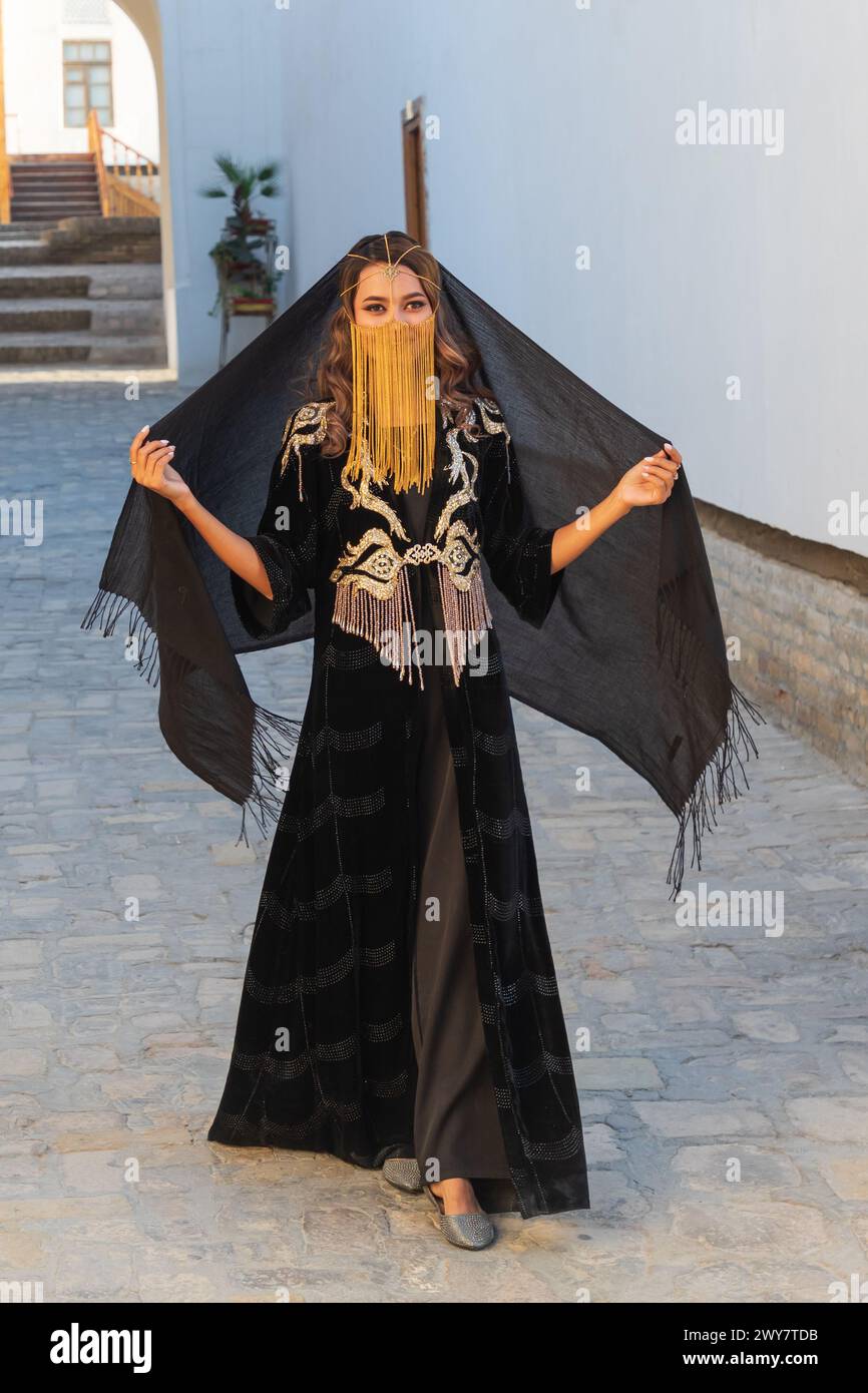 Gold veil hi-res stock photography and images - Alamy