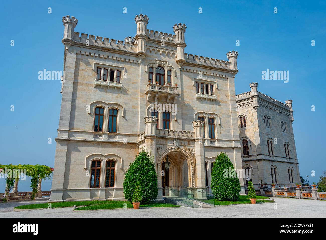 Castelletto di miramare hi-res stock photography and images - Alamy