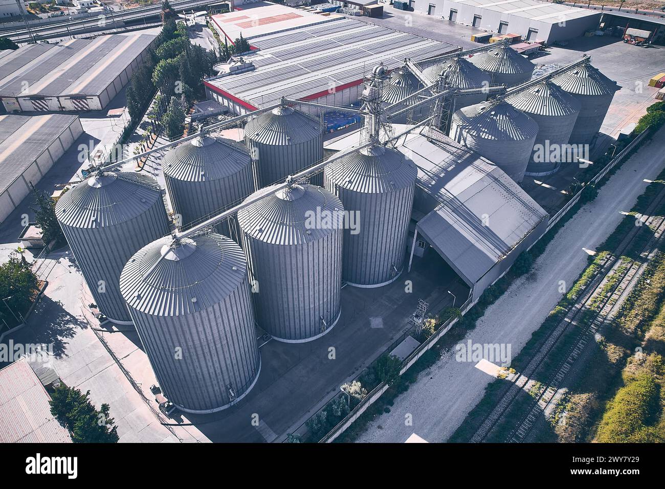Silos storage tanks Stock Photo - Alamy