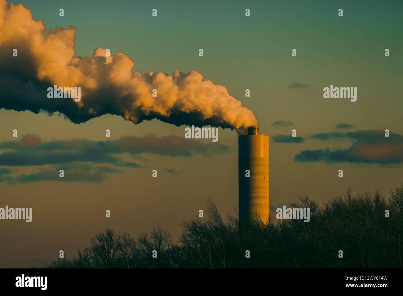 Building smoke pollution hi-res stock photography and images - Alamy