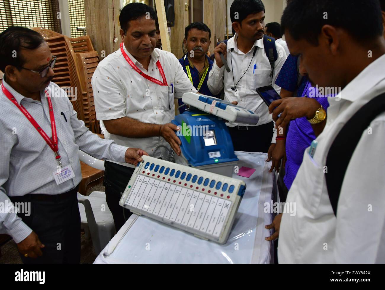 India. 04th Apr, 2024. MUMBAI, INDIA - APRIL 4: Polling officials for ...