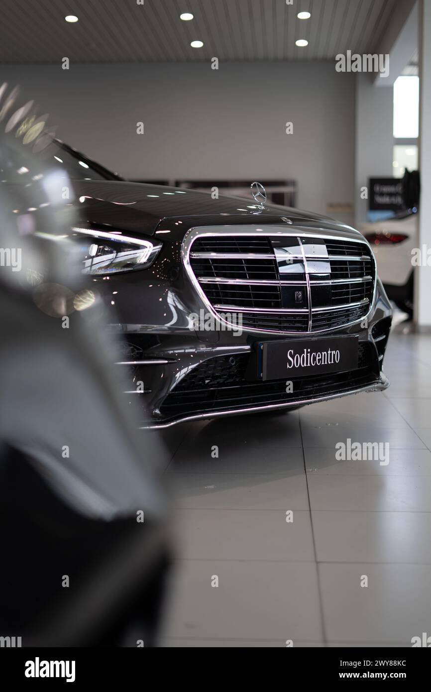 The most luxurious Mercedes Benz, Meet Mercedes Benz S Class Stock ...
