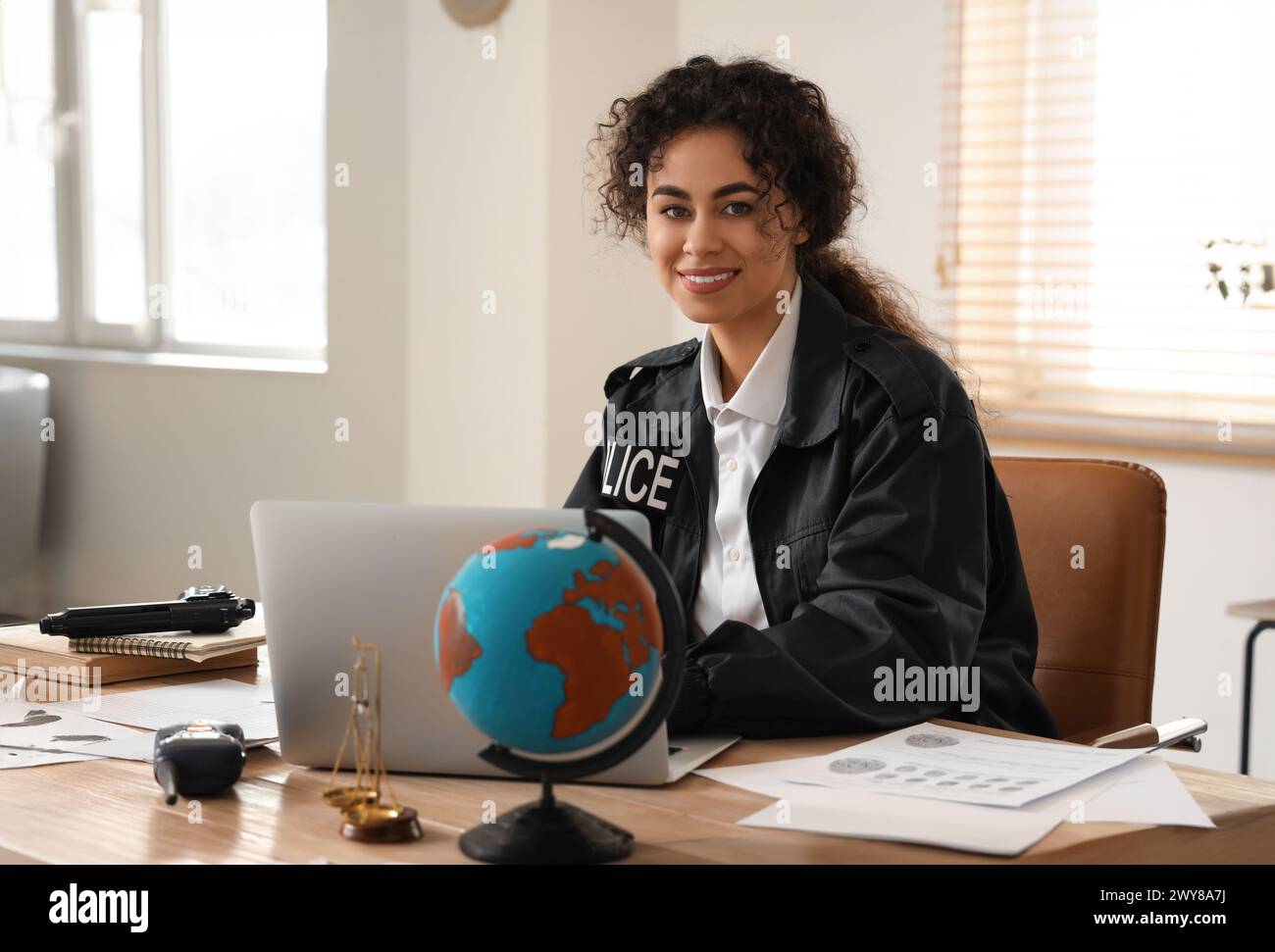 Sitting authority uniform police officer table hi-res stock photography ...
