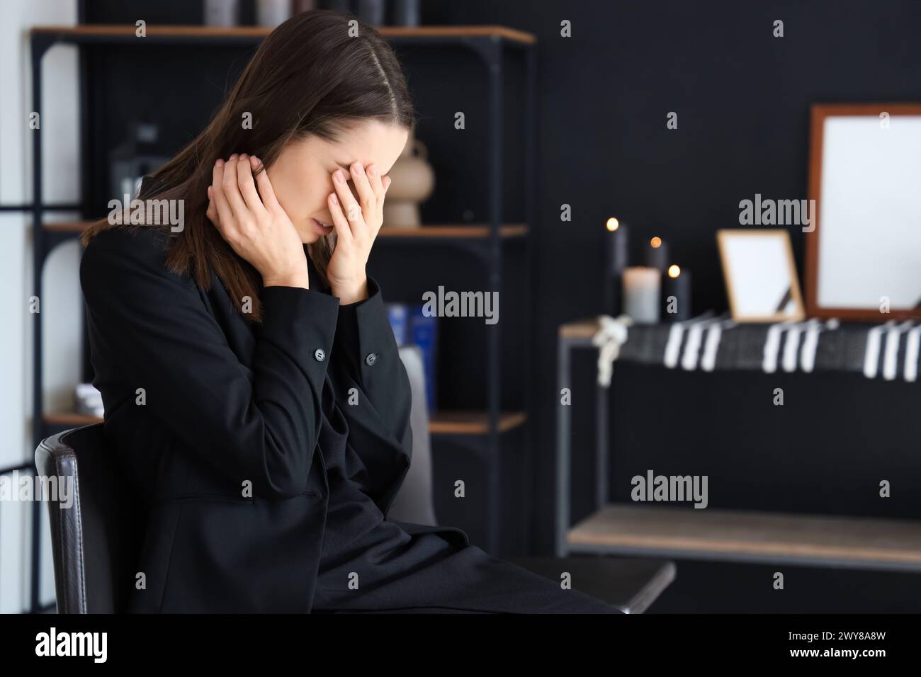 Family crying funeral hi-res stock photography and images - Alamy