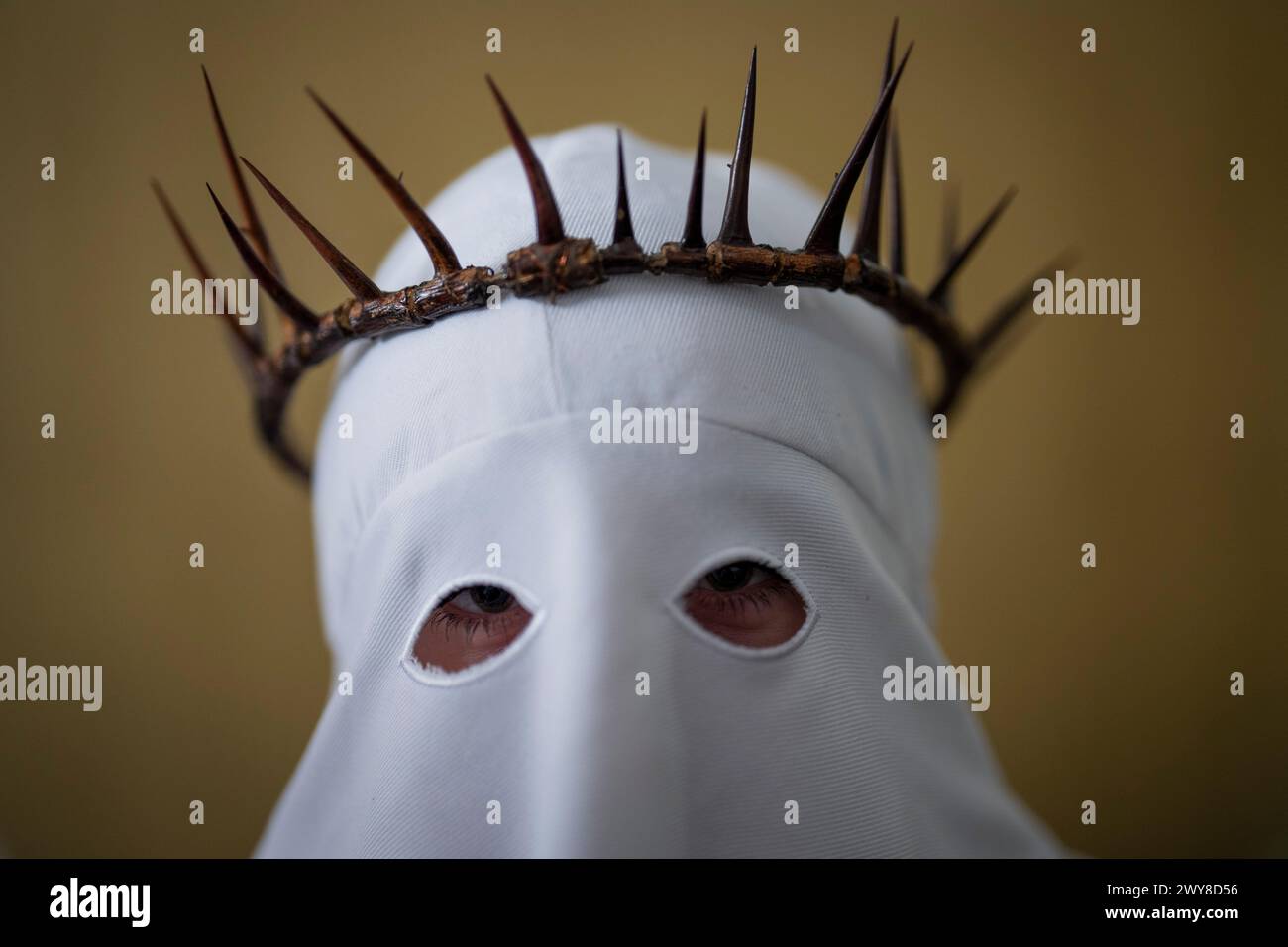A member of the "Penitencia de los Apóstoles y Discípulos de Jesús ...