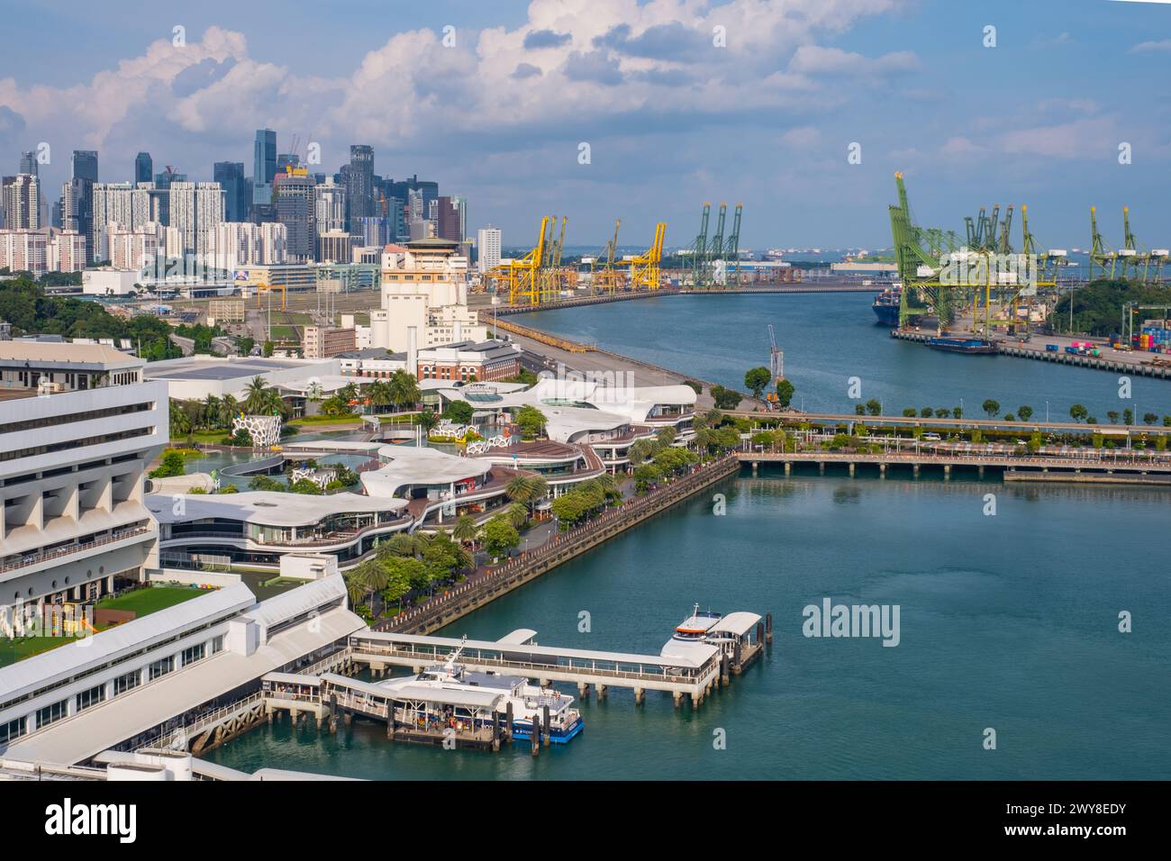 Front singapore hi-res stock photography and images - Alamy