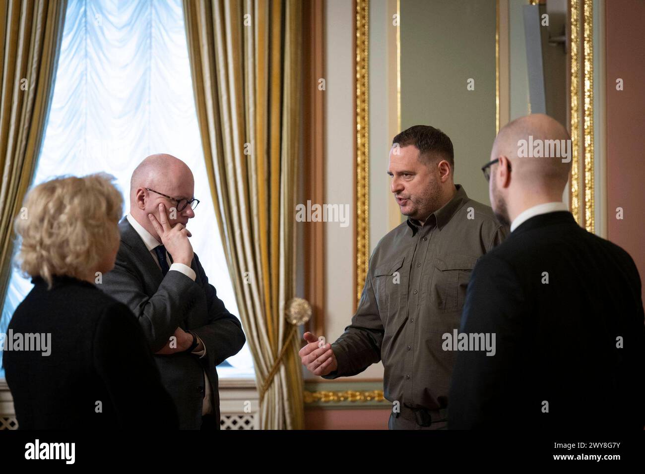 Ukrainian President Volodymyr Zelensky meet with President of Finland ...