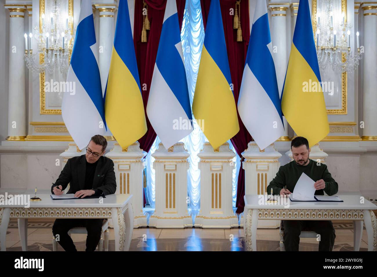 Ukrainian President Volodymyr Zelensky meet with President of Finland ...
