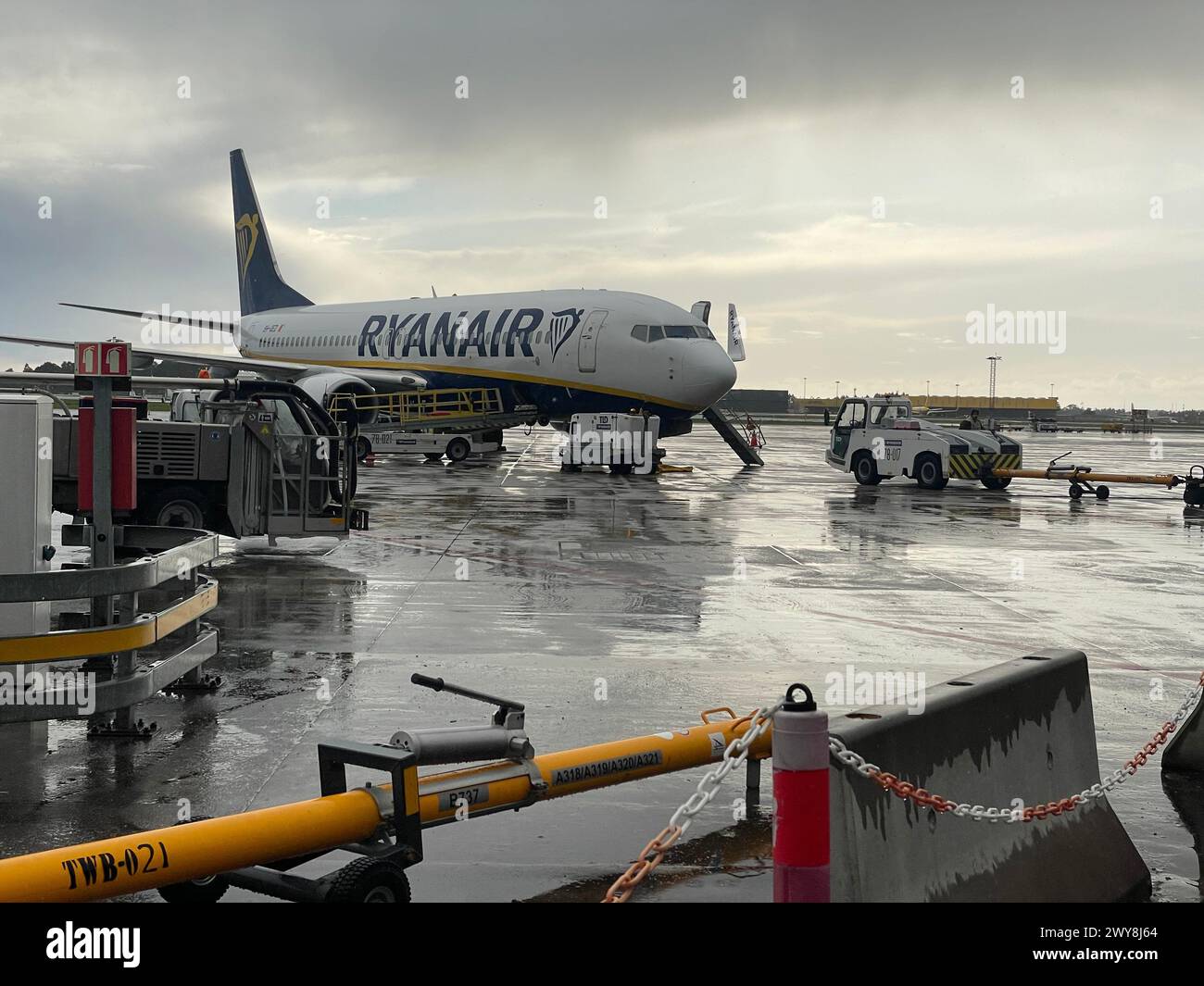 Copenhagen airport tarmac hi-res stock photography and images - Alamy