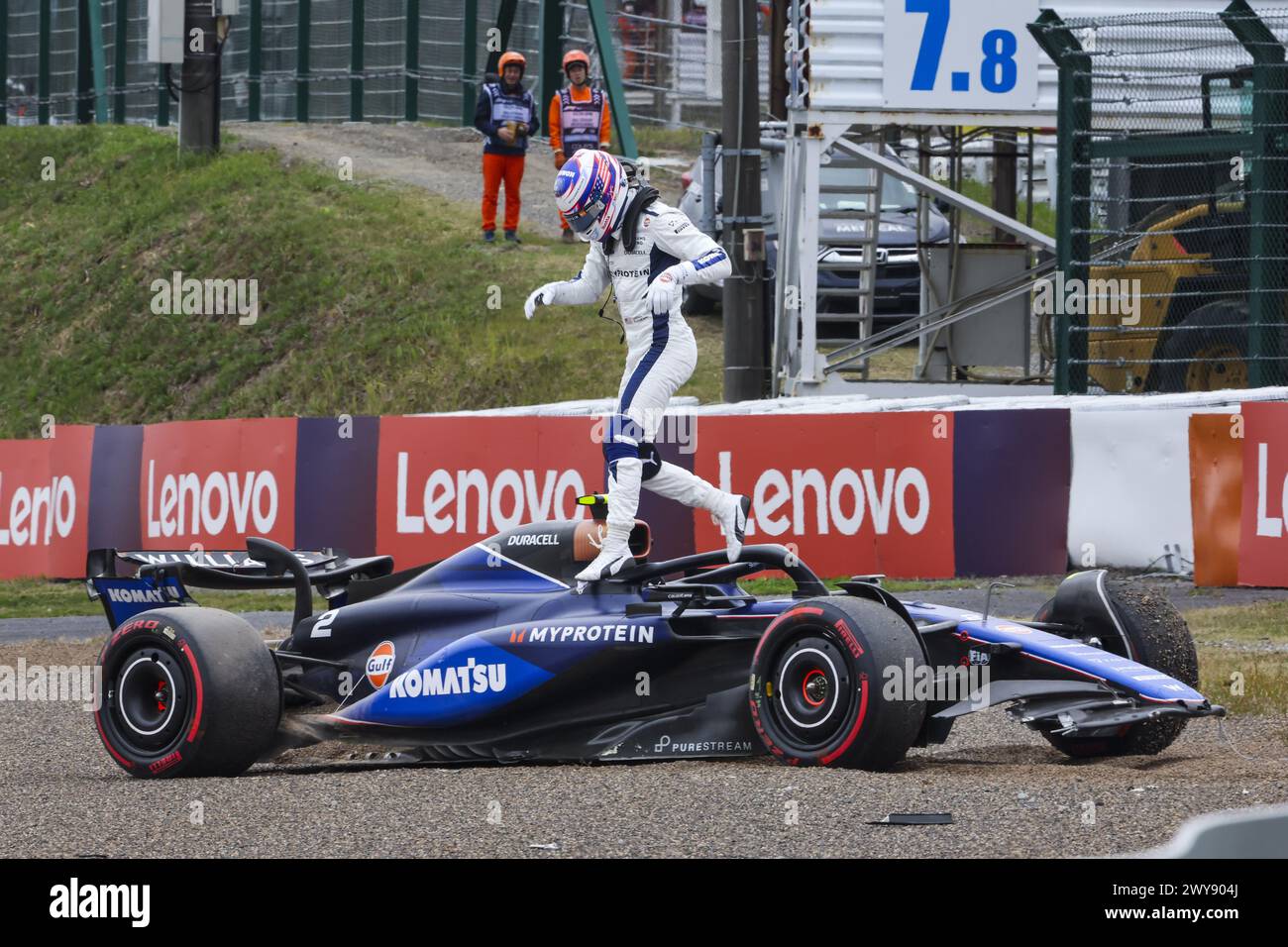 SARGEANT Logan (usa), Williams Racing FW46, portrait crash in FP1 ...