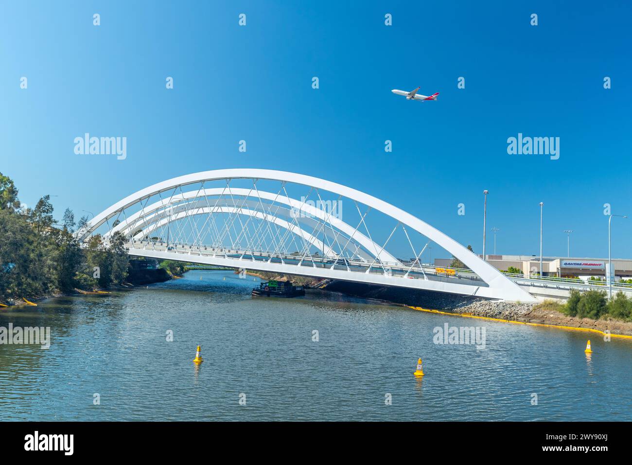 The newly-constructed Twin Arch Bridge over Alexandra Canal at Sydney ...