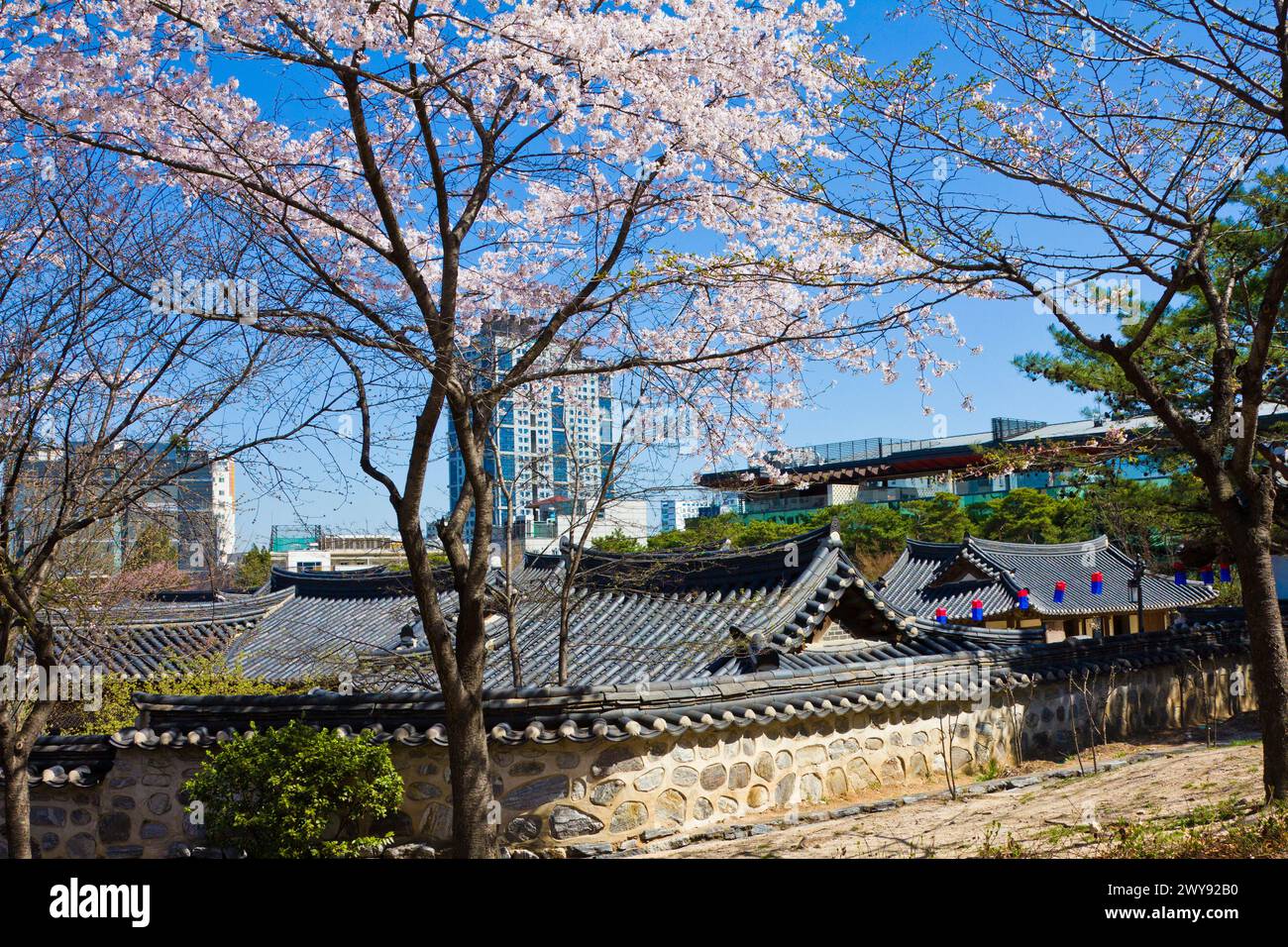 Namsangol Hanok Village , Village of Traditional Houses in the Namsan ...
